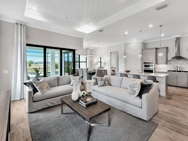 7452 Summer Ct, Sarasota, FL 34231 | MLS #TB8460