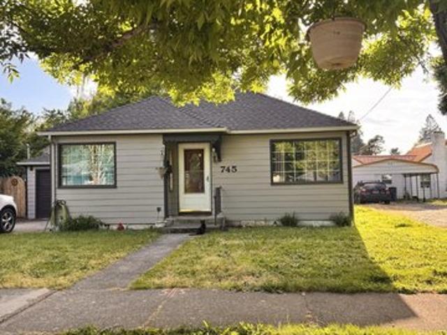 745 20th St NE, Salem, OR 97301