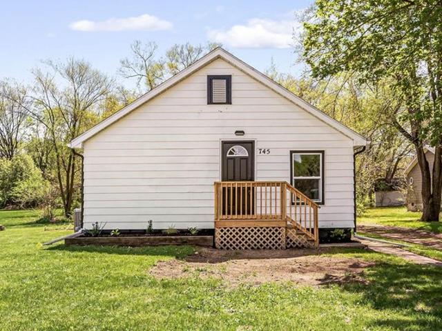 745 E 18th St, Mishawaka, IN 46544