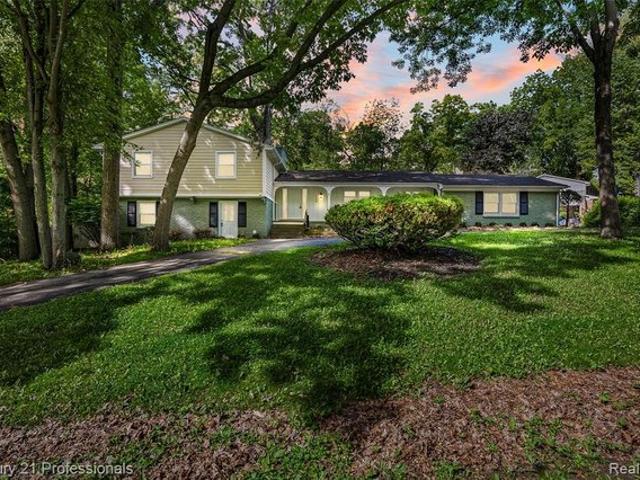745 Hawthorne Dr, Bloomfield Hills, MI 48304