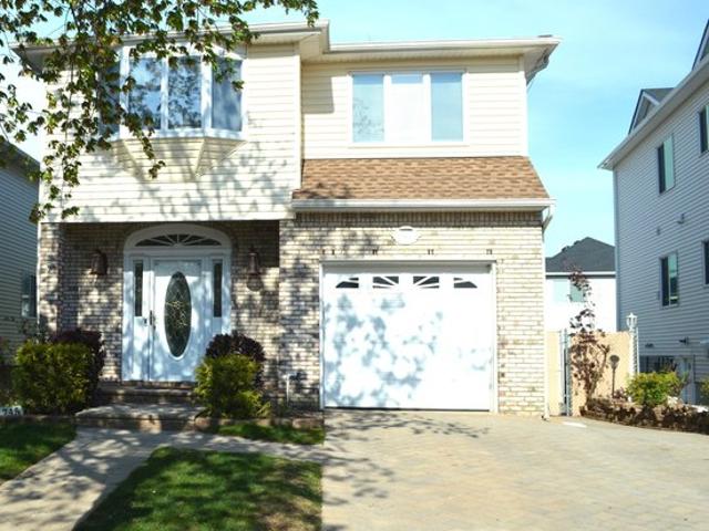 745 Maguire Ave, Staten Island, NY 10309