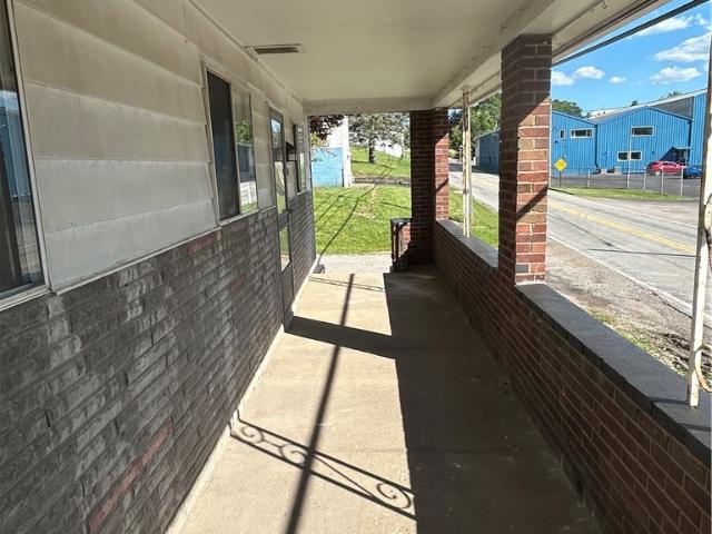 745 Manifold Rd