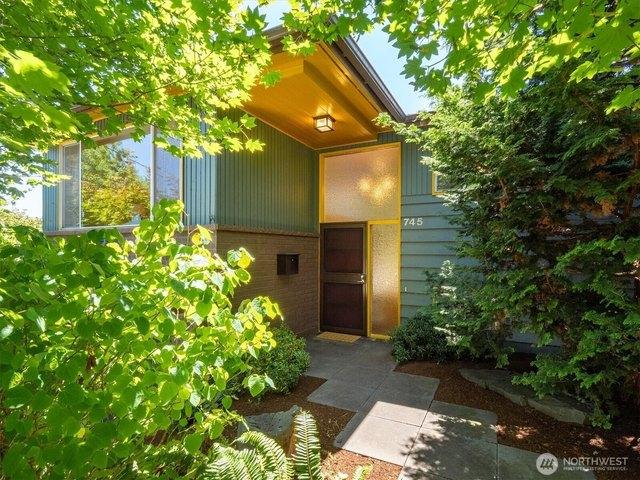 745 N 97th St, Seattle, WA 98103