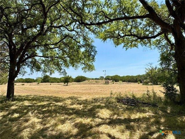 745 S Rocky Trl, Lampasas, TX 76550