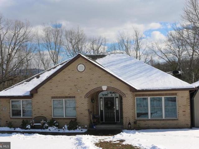 745 Point Dr, Petersburg, WV 26847