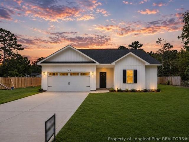 745 Porter Rd, Hope Mills, NC 28348