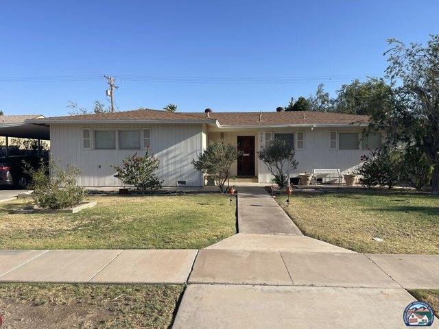 745 W Desert Gardens Dr, El Centro, CA 92243