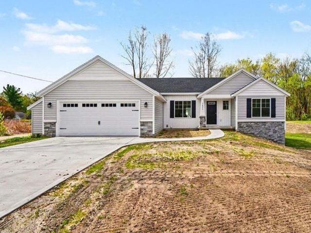 7466 N Amy School Rd, Howard City, MI 49329