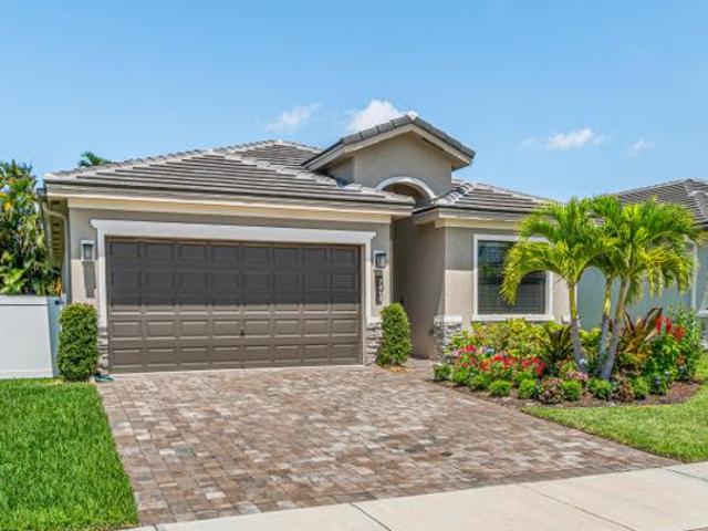 7467 Moonrise Dr, Lake Worth, FL 33467