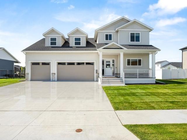 7469 Claire Dr S, Fargo, ND 58104
