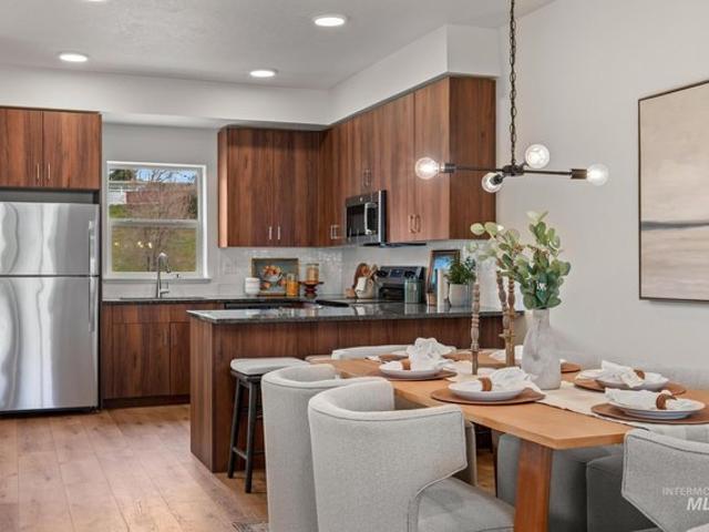 7469 W Swain Ln, Garden City, ID 83714