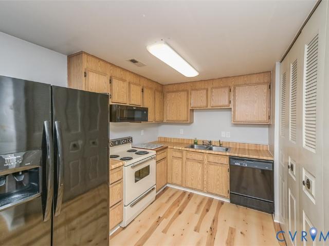 7460 Bridle Court