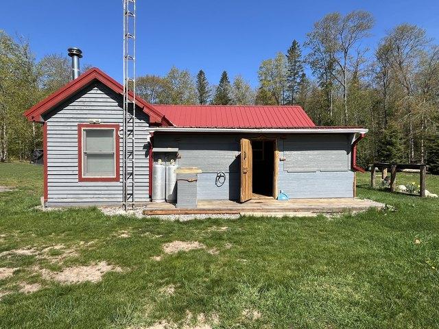 7461 Old Grade Rd, Newberry, MI 49868