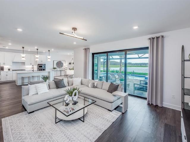 7461 Summer Ct, Sarasota, FL 34231 | MLS #TB8460 | Compass