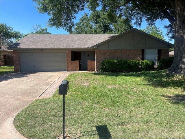 7461 Timberhill Dr, North Richland Hills, TX 76182