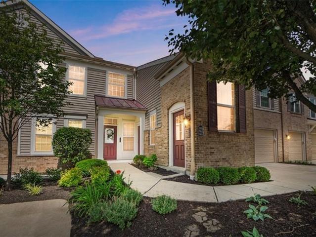 7462 Bridge Point Dr, Green Township, OH 45248