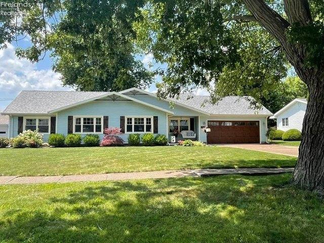 746 Clinton St, Port Clinton, OH 43452