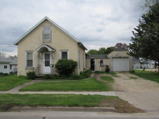 746 N Cedar St, Monticello, IA 52310
