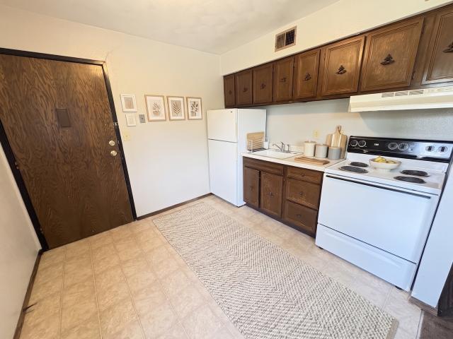 746 Russell Rd 1 Bedroom Apartment for Rent at 746 Russell Rd, Waterloo, IA 50701