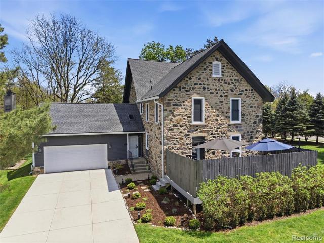 7475 Pinehurst Circle