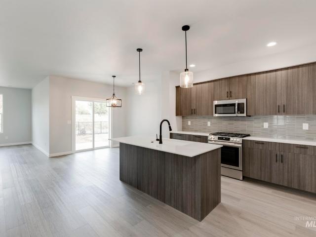 7476 W Trumbull Ct