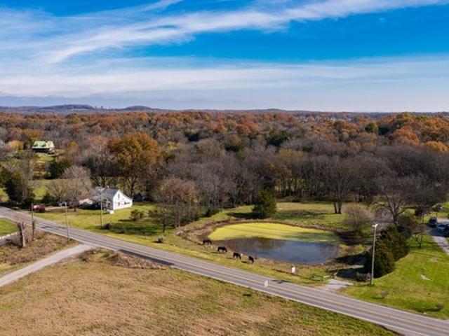 7477 Almaville Rd, Arrington, TN 37014