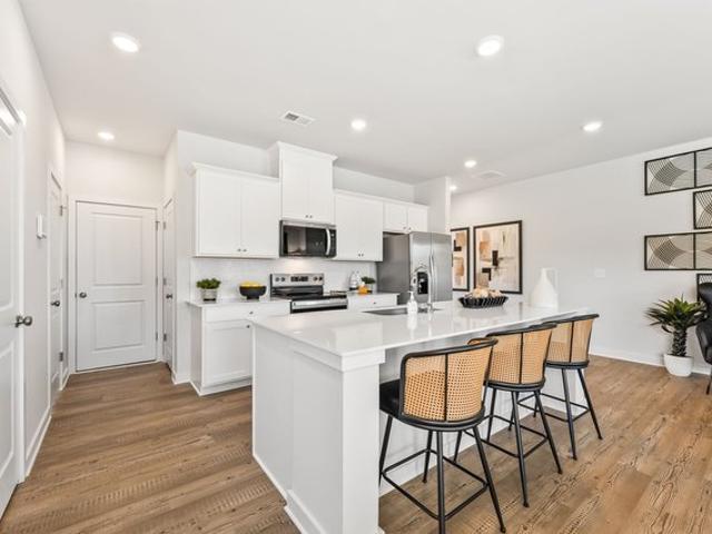 7473 Clover Ln, Flowery Branch, GA 30542