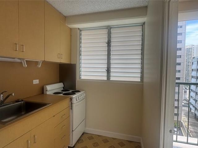 747 Amana St Apt 1015, Honolulu, HI 96814