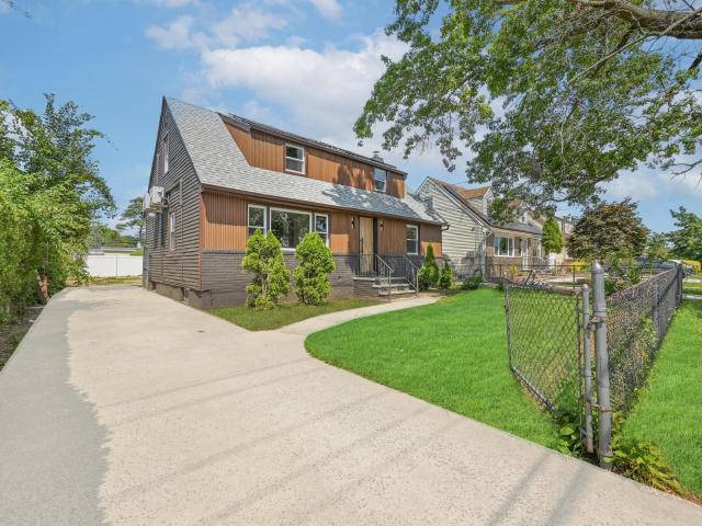 747 New St, Uniondale, NY 11553 | Compass