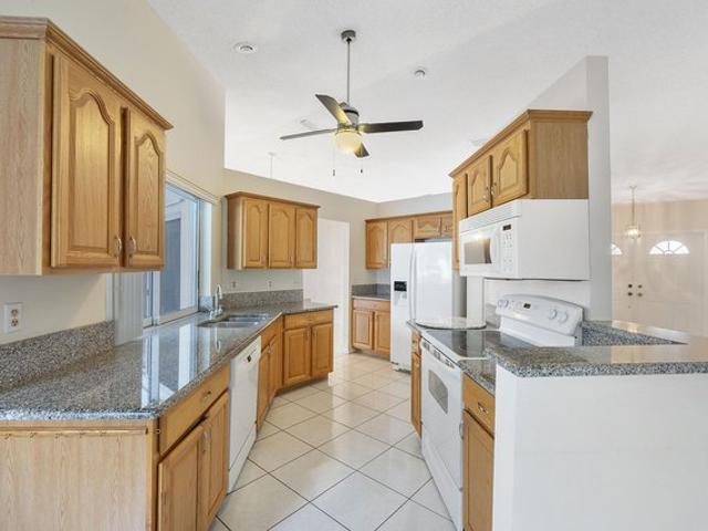 7484 NW 21st St, Margate, FL 33063