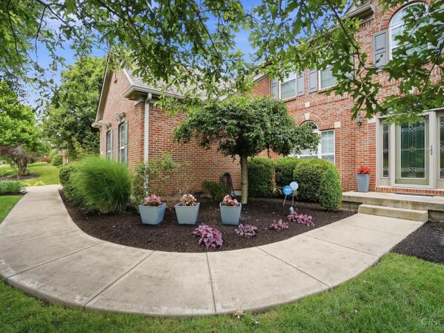 7484 Hunters Trail