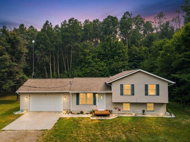 7485 E Tucker Lake Ln, Newaygo, MI 49337