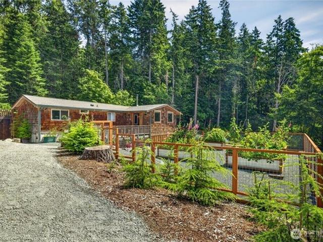 7489 Woody Ln, Anacortes, WA 98221