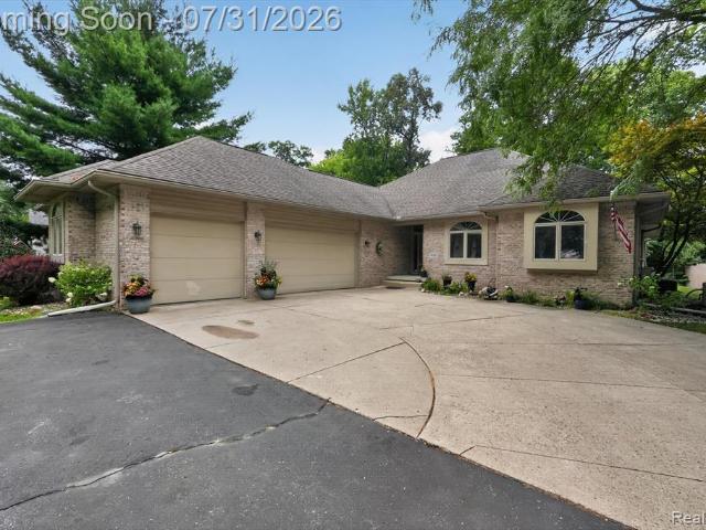 7480 Majestic Woods Drive