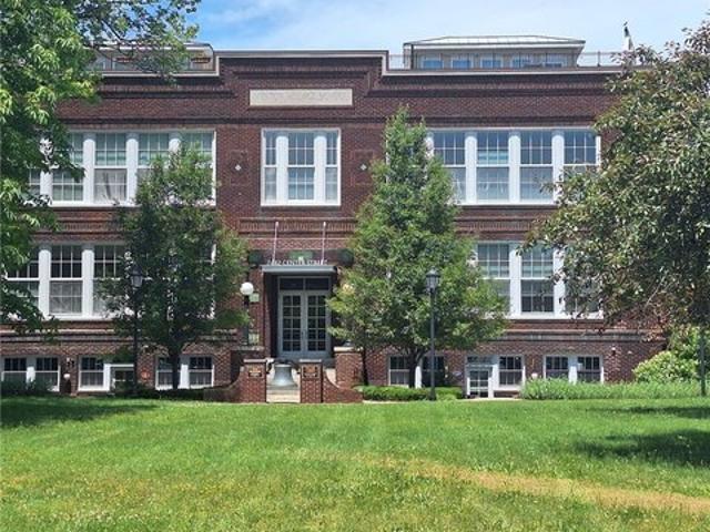 7482 Center St Unit D16, Mentor, OH 44060
