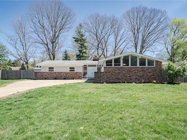 7483 Carole Dr, Mentor, OH 44060