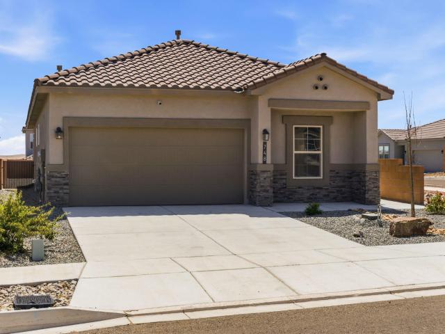 748 Amatista Loop SE