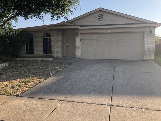 748 Eagle Dr, Saginaw, TX 76131