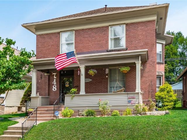 748 Lexington Avenue