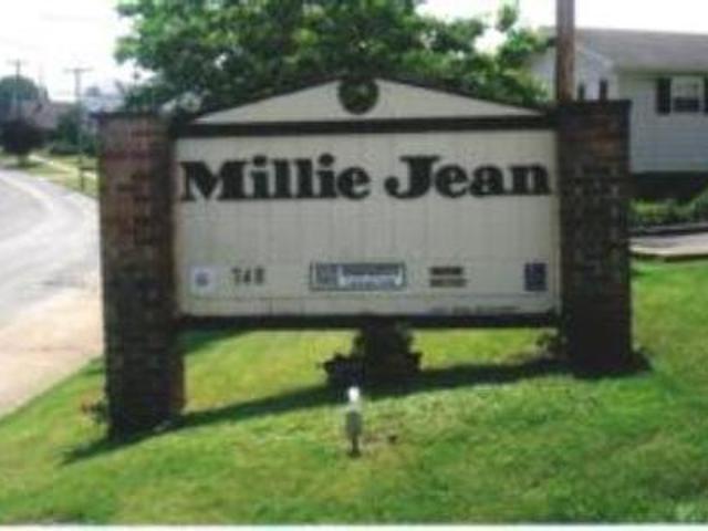 748 Main Street, 2 beds, 1 full bath