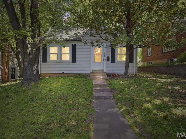 748 N Laclede Station Rd, Webster Groves, MO 63119 | MLS #26024 | Compass