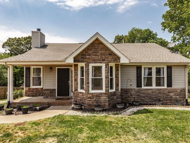 748 W Creek Dr, Clarksville, TN 37040