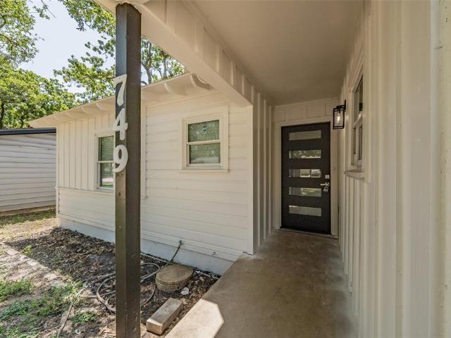 748 W Redbud Drive