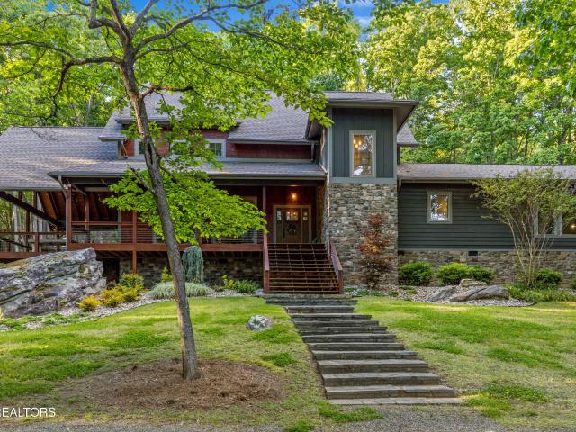 748 Woodcock Rd