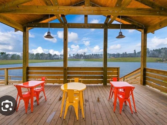 748 Wedgewood Park