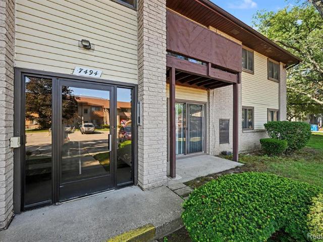 7494 Manor Circle # 104