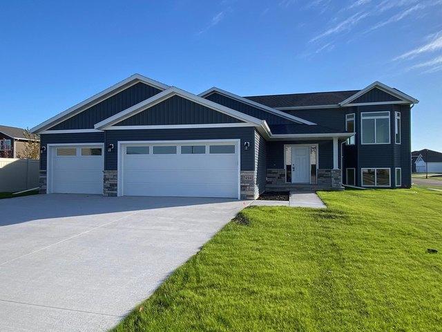 7494 Eagle Pointe Dr S, Fargo, ND 58104