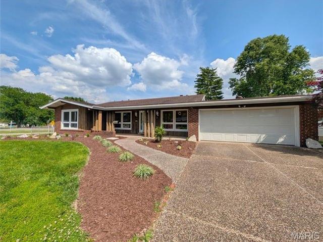 7496 Sir Lords Ln, Hazelwood, MO 63042