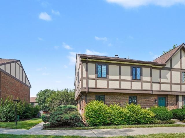 7492 Knights Knoll Court