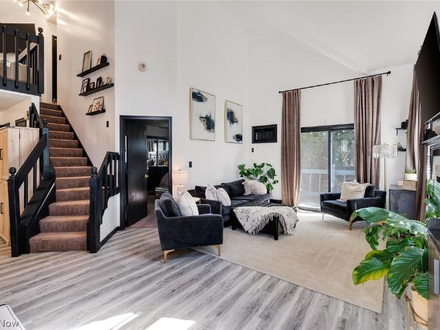 7493 Huntington Drive 2